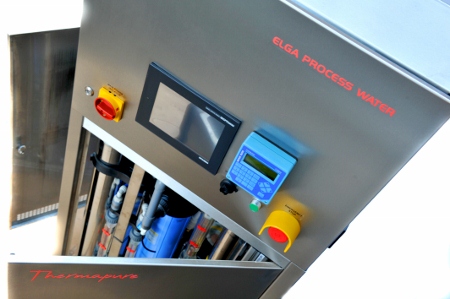 Mobile water decontamination solution for healthcare premises
